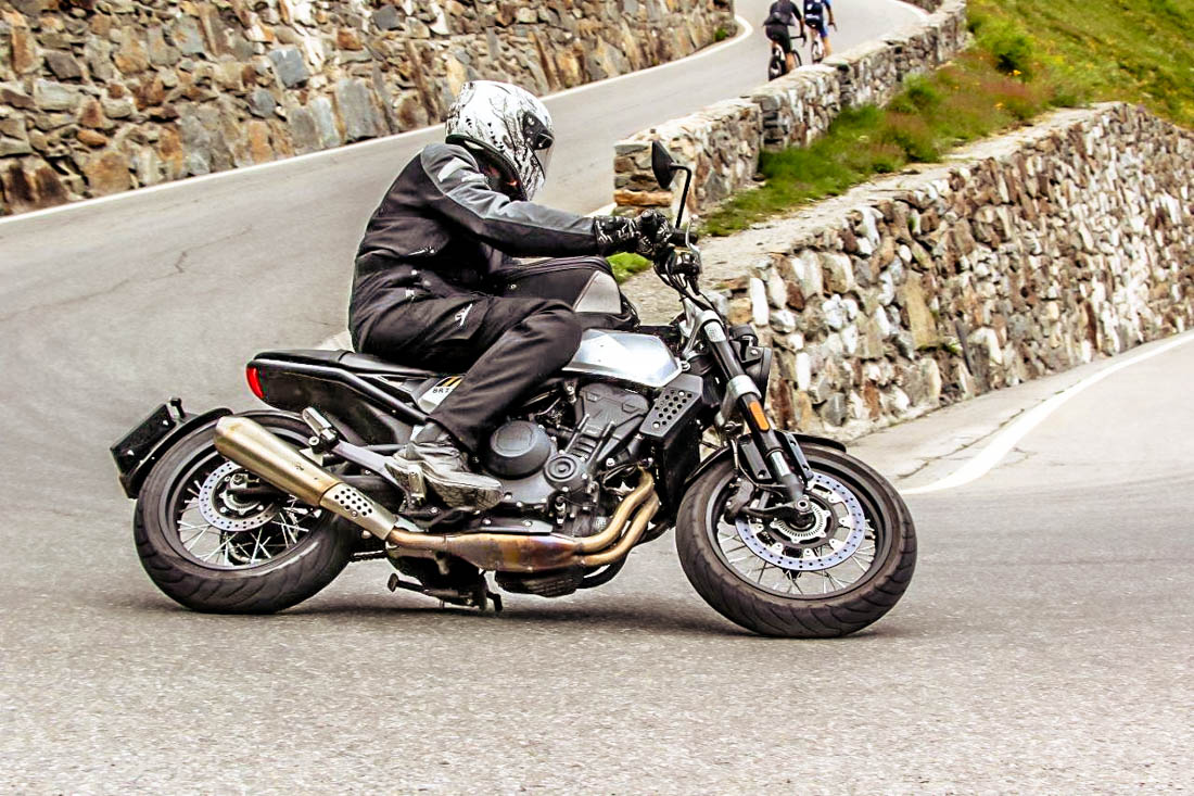 Brixton Crossfire 500 - Motochecker