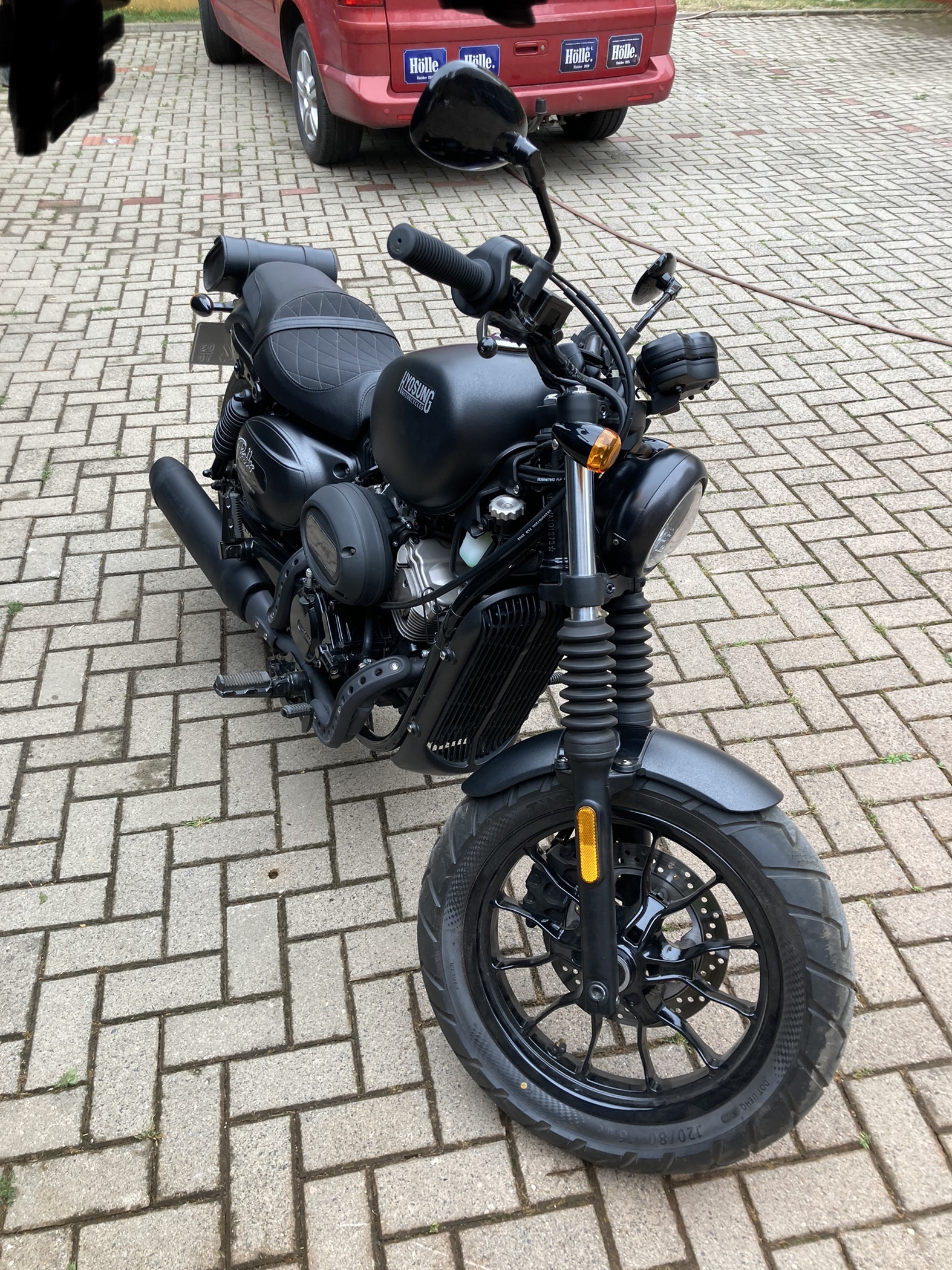 Hyosung + Aquila GV 125 S - Motochecker