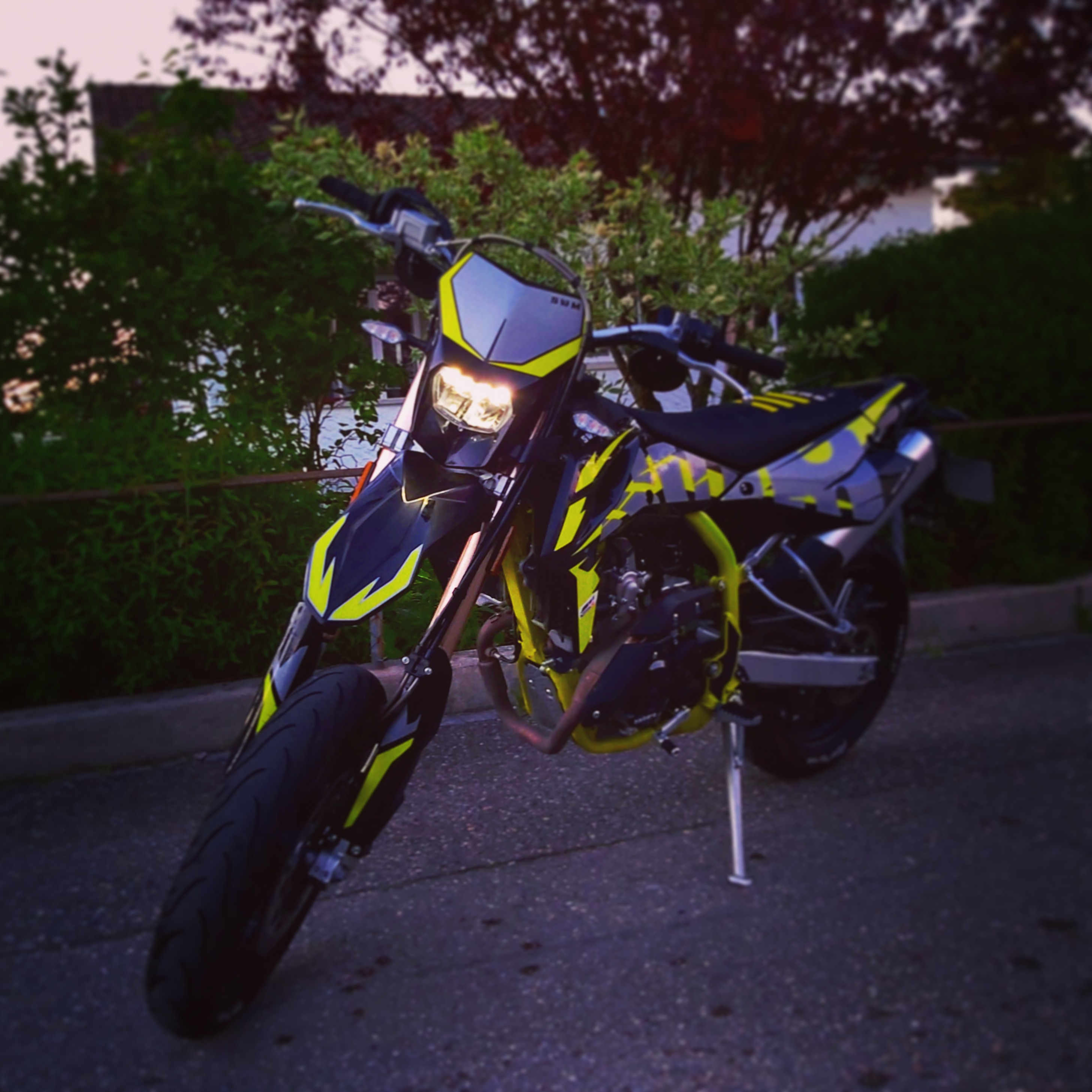 SWM SM 125 R 2022 - Motochecker